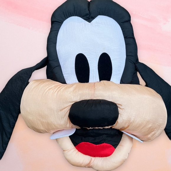 Disney | Bedding | Vtg Goofy Pillow | Poshmark